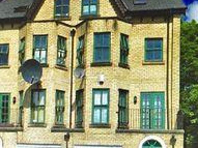 6 Bedrooms End terrace house for rent in Schuster Road, Manchester M14
