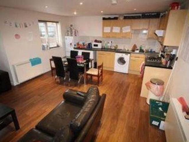 6 Bedrooms Flat for rent in Cardigan Road, Hyde Park, Leeds LS6
