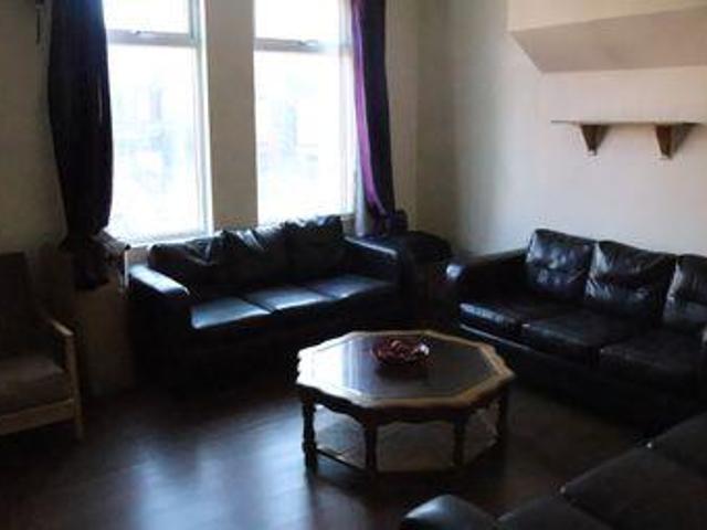 6 Bedrooms Flat for rent in Brudenell Grove, Leeds, Hyde Park LS6