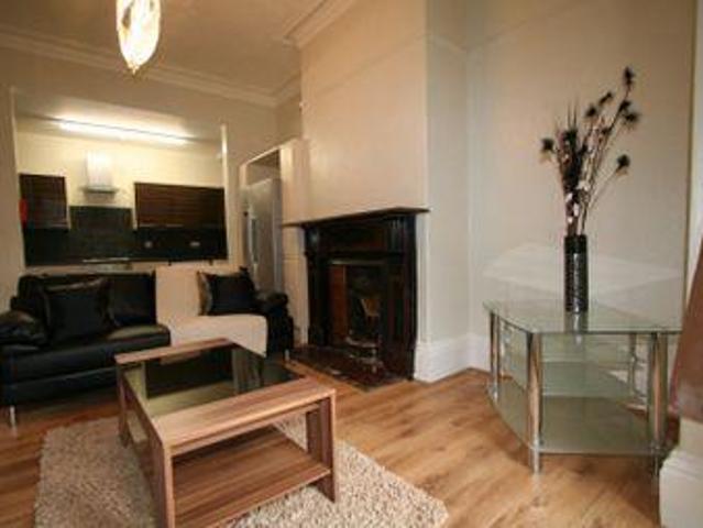 6 Bedrooms Flat for rent in Flat 2, 5 Winstanley Terrace, Hyde Park LS6