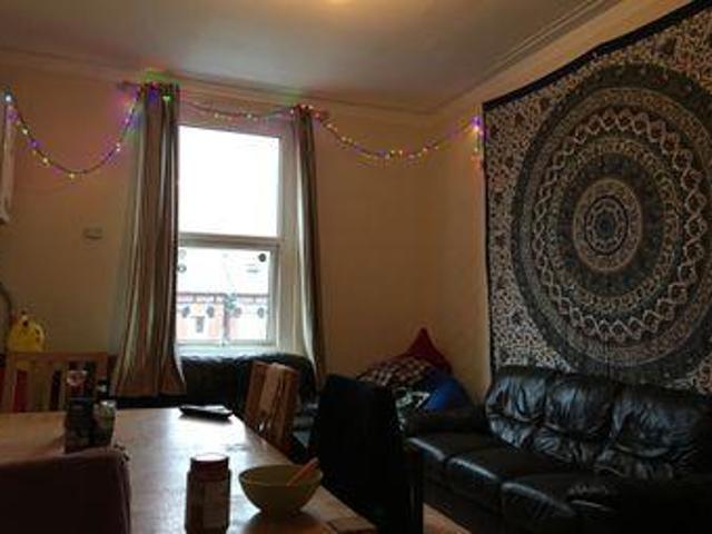 6 Bedrooms Flat for rent in Hyde Park Road, Hyde Park, Leeds LS6