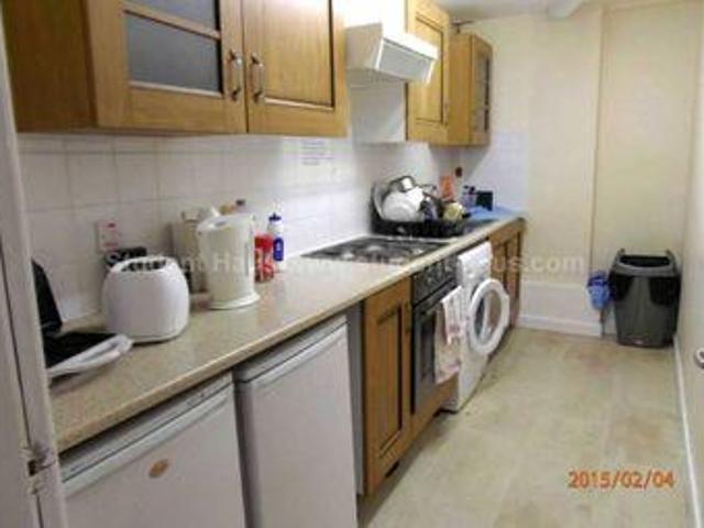 6 Bedrooms Flat for rent in Yew Tree Road, Manchester M20