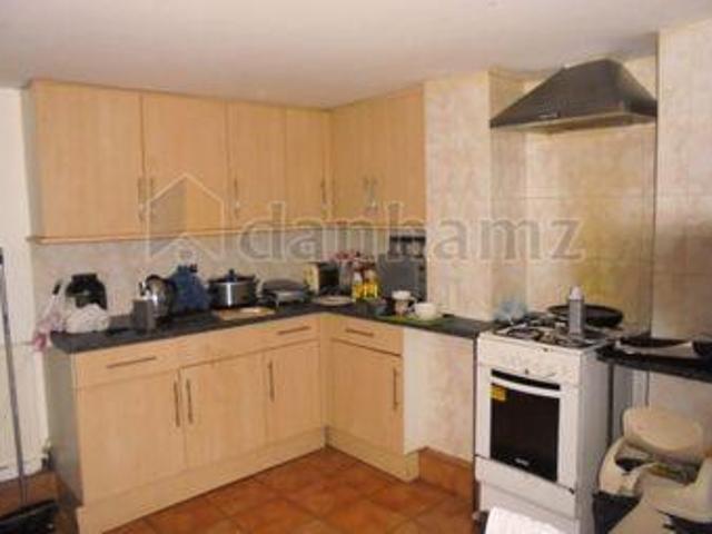 6 Bedrooms for rent in Manor Drive, Hyde Park, Leeds LS6