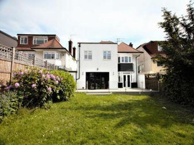 6 Bedrooms for rent in Mayfield Gardens, Hendon NW4