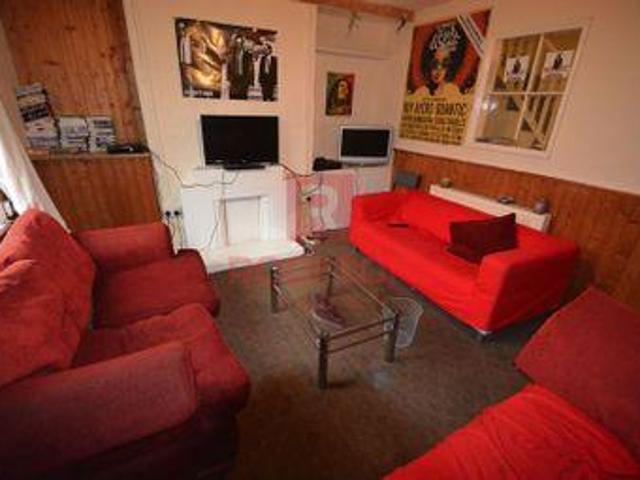 6 Bedrooms for rent in Brudenell Grove, Hyde Park, Leeds LS6