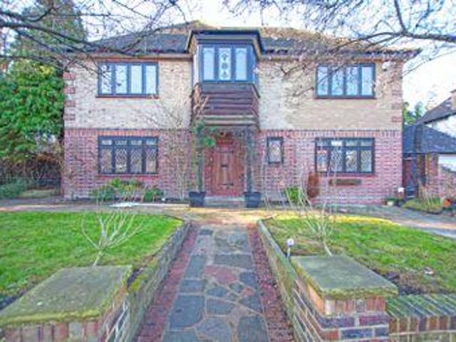 6 Bedrooms for rent in Cedars Close, Hendon NW4