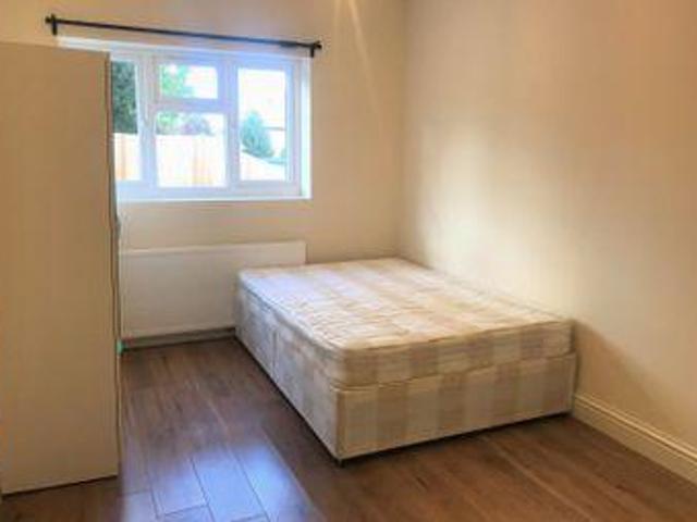 6 Bedrooms for rent in Central Road, London SM4