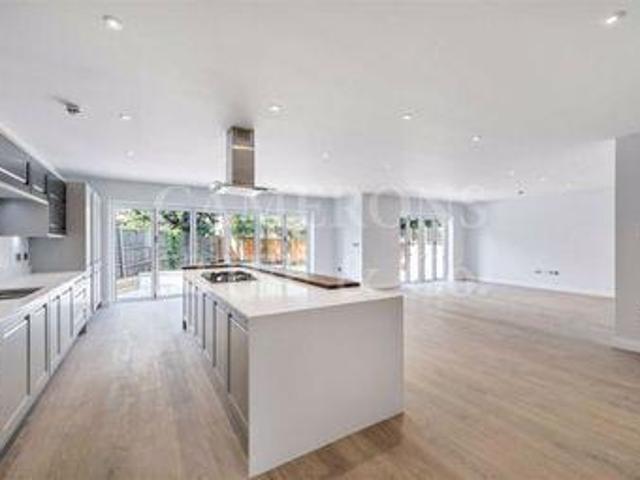 6 Bedrooms for rent in Chelmsford Square, Kensal Green, London NW10
