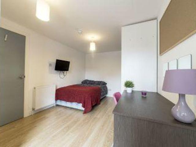 6 Bedrooms for rent in Filey Road, Fallowfield, Manchester M14