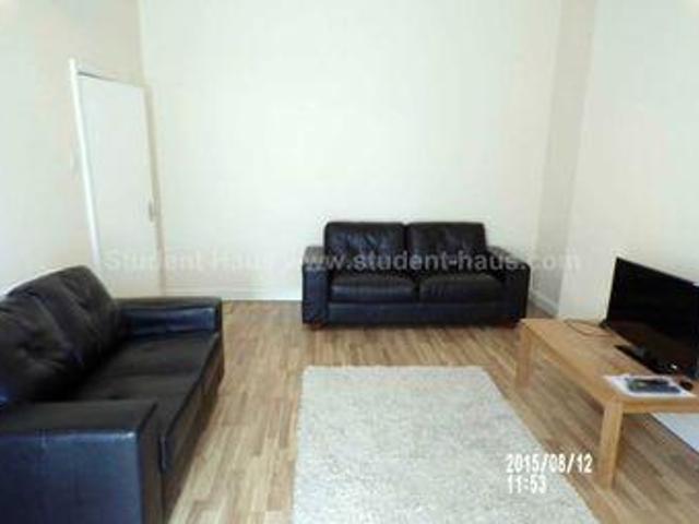 6 Bedrooms for rent in Fitzwarren Street, Salford M6