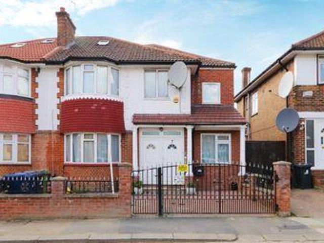 6 Bedrooms for rent in Foster Road, London W3