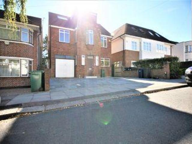 6 Bedrooms for rent in Green Walk, London NW4