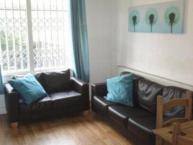 6 Bedrooms for rent in Hathersage Road, Manchester M13