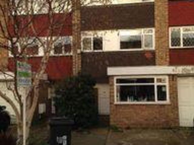 6 Bedrooms for rent in Howard Road, Surbiton KT5