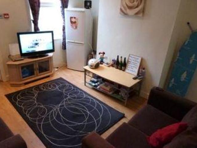 6 Bedrooms for rent in Lucas Street, Woodhouse, Leeds LS6