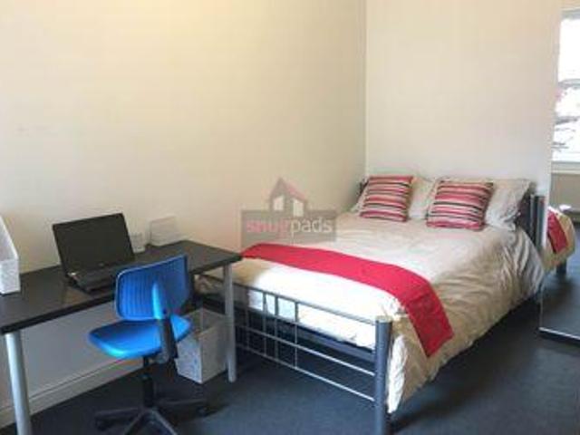 6 Bedrooms for rent in Langworthy Road, Salford M6