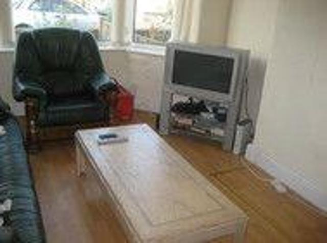 6 Bedrooms for rent in Lees Hall Crescent, Manchester, Fallowfield M14