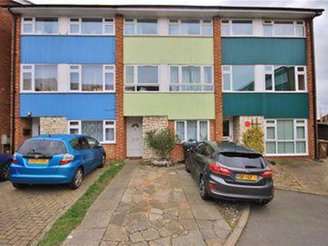 6 Bedrooms for rent in Queens Drive, Guildford, Surrey GU2