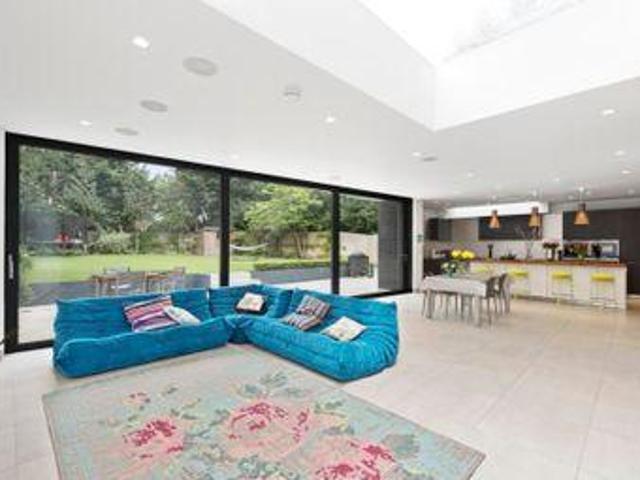 6 Bedrooms for rent in Salisbury Avenue, Finchley N3