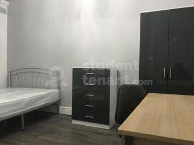 6 Bedrooms for rent in Scarsdale Road, Manchester, Greater Manchester M14