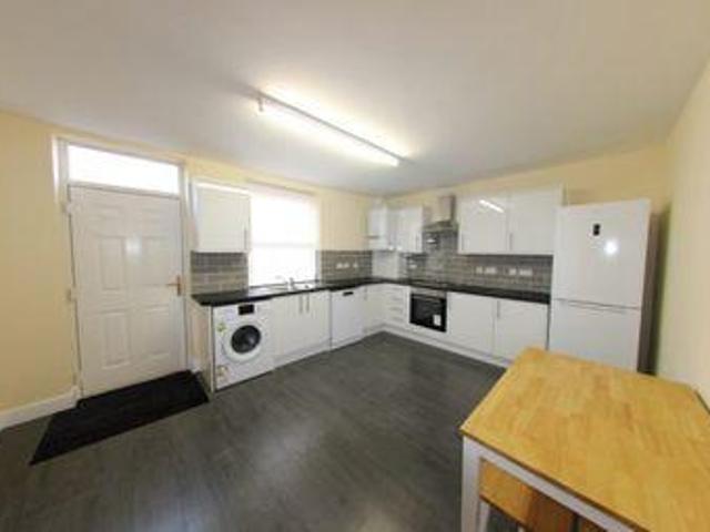 6 Bedrooms for rent in 25 Brudenell Grove, Hyde Park, Leeds, Hyde Park LS6