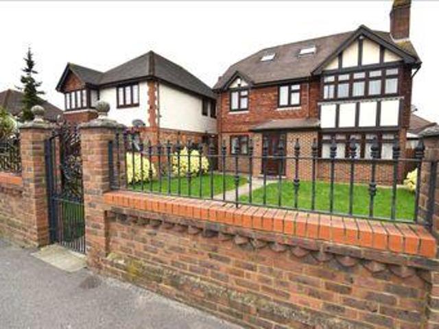 6 Bedrooms for sale in Shepherds Lane, Dartford DA1