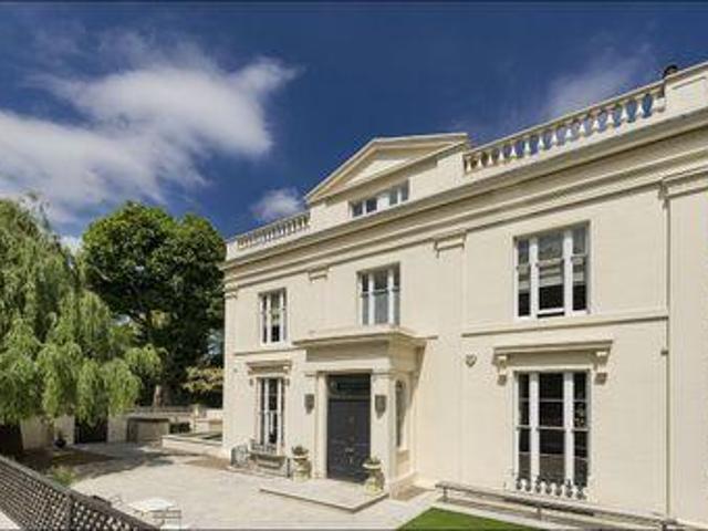 6 Bedrooms for sale in Warwick Avenue, London W2