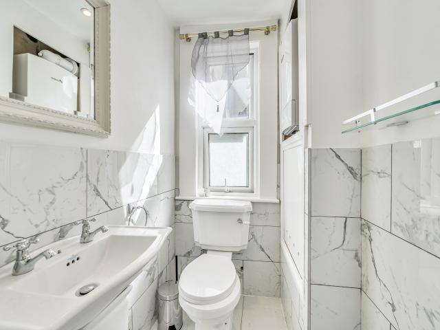 6 Bedrooms House for Rent in Elthiron Road | Foxtons