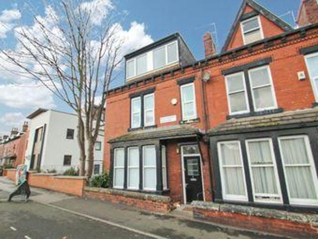 6 Bedrooms Semi detached house for rent in Beechwood Crescent, Burley, Leeds LS4