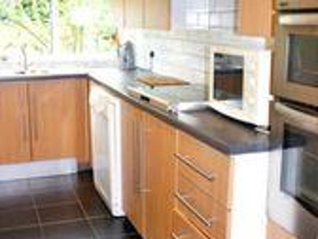6 Bedrooms Semi detached house for rent in Edgeworth Drive, Fallowfield, Manchester M14