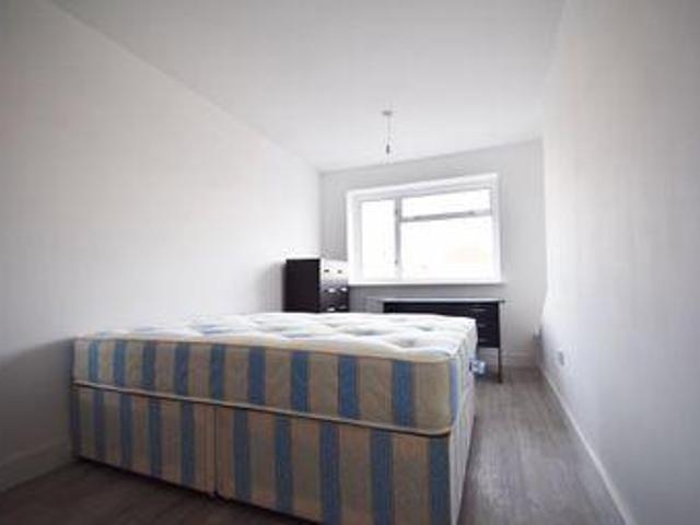 6 Bedrooms Semi detached house for rent in Leacroft Close, West Drayton UB7