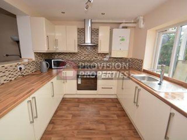6 Bedrooms Semi detached house for rent in Raven Road, Hyde Park, Leeds LS6