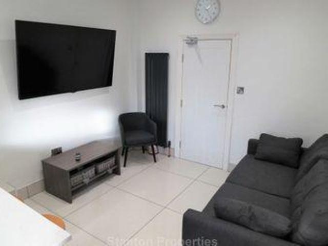 6 Bedrooms Semi detached house for rent in Wellington Road, Fallowfield, Manchester M14