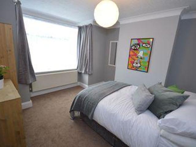 6 Bedrooms Semi detached house for sale in Old Lane, Leeds LS11