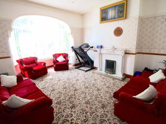 6 Bedrooms Semi detached house for sale in Queens Road, Oldham OL8