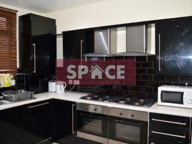 6 Bedrooms Terraced house for rent in Manor Drive, Leeds LS6