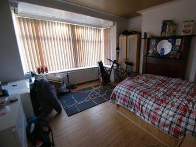 6 Bedrooms Terraced house for rent in Mayville Road, Hyde Park, Leeds LS6