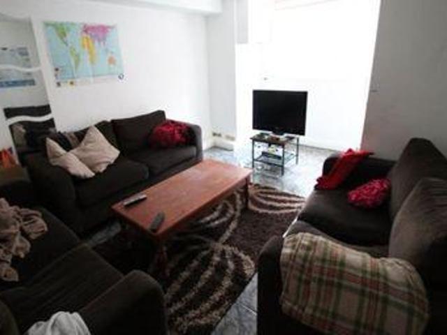 6 Bedrooms Terraced house for rent in Chesnut Avenue, Hyde Park, Leeds LS6