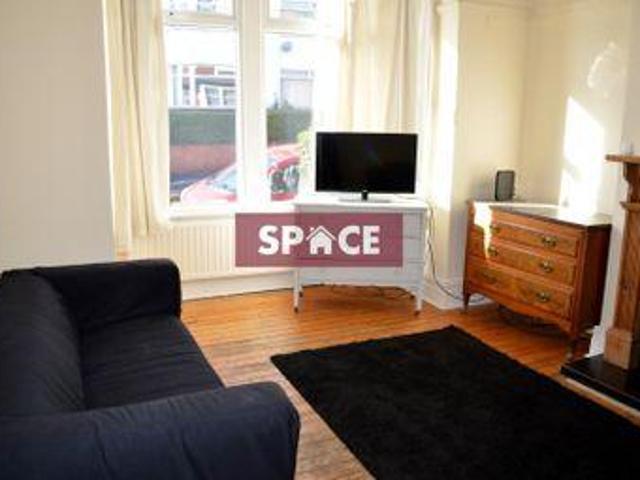 6 Bedrooms Terraced house for rent in Derwentwater Terrace, Leeds LS6