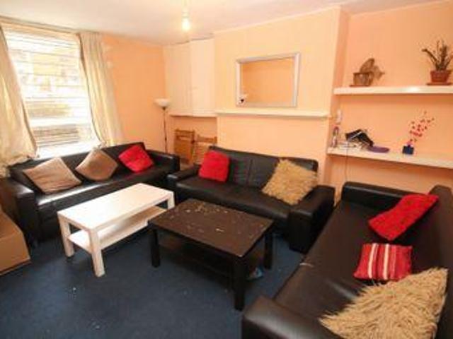 6 Bedrooms Terraced house for rent in Ebberston Terrace, Hyde Park, Leeds LS6