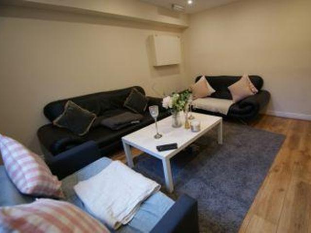 6 Bedrooms Terraced house for rent in Ebberston Terrace, Hyde Park, Leeds LS6