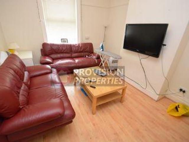 6 Bedrooms Terraced house for rent in Ebor Mount, Hyde Park, Leeds LS6