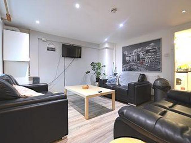 6 Bedrooms Terraced house for rent in Glossop Street, Woodhosue, Leeds LS6