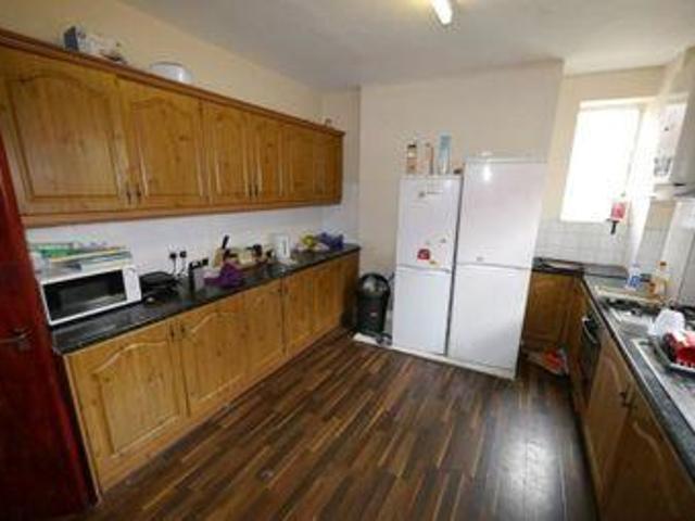 6 Bedrooms Terraced house for rent in Hartley Crescent, Woodhouse, Leeds LS6