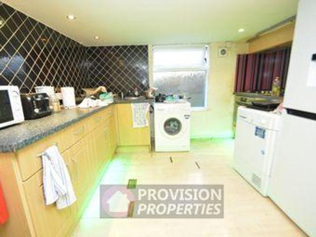 6 Bedrooms Terraced house for rent in Queens Road, Hyde Park, Leeds LS6