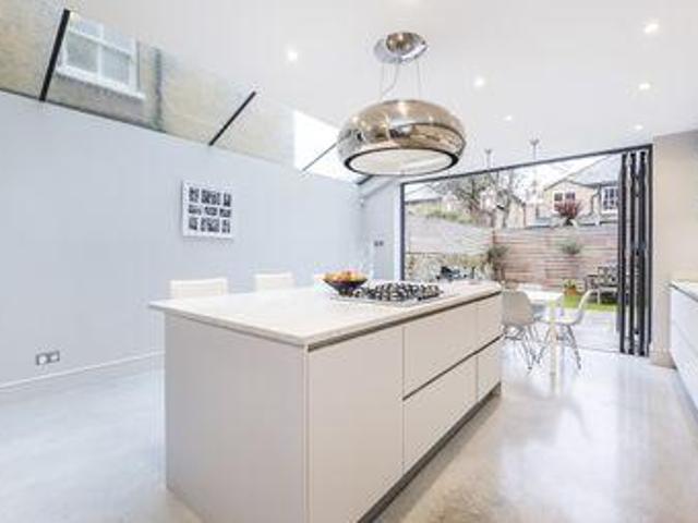 6 Bedrooms Terraced house for rent in Tournay Road, Fulham, London SW6