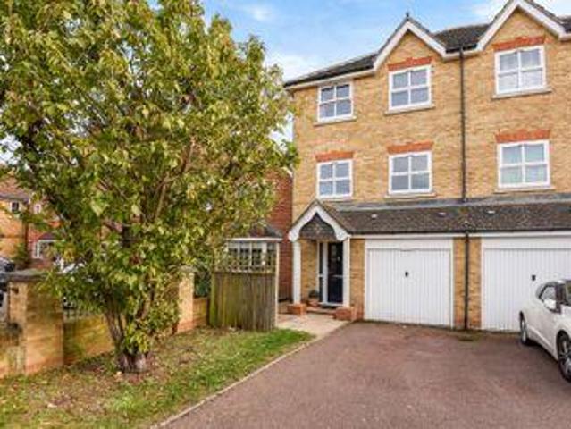 6 Bedrooms Town house for sale in Nightingale Shott, Egham TW20