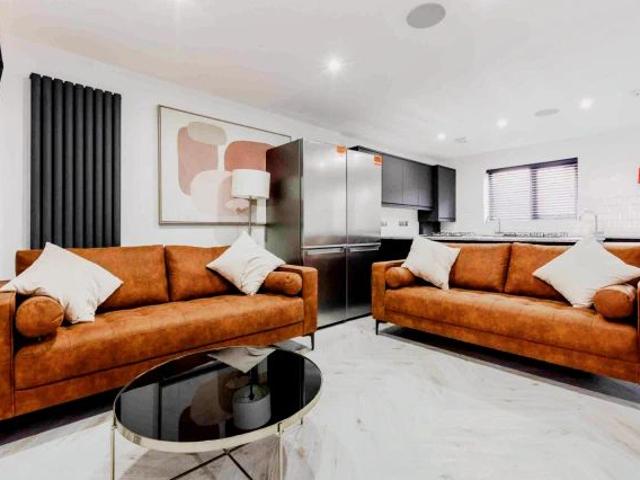 6 Beds 3 Baths