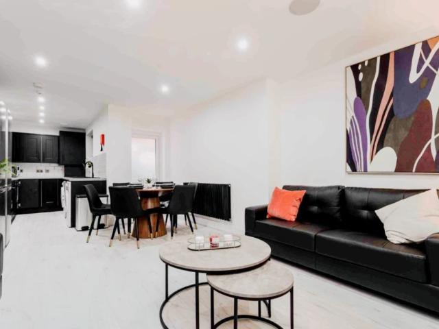 6 Beds 3 Baths