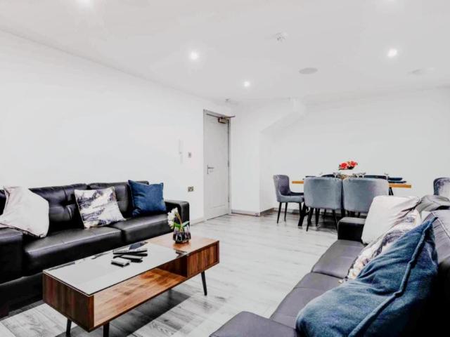 6 Beds 3 Baths